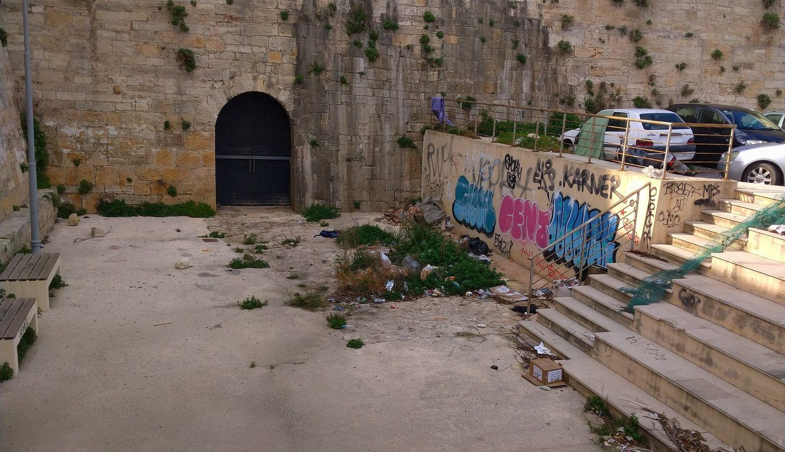 Εικόνες που δεν τιμούν κανέναν - PATRIS.GR
