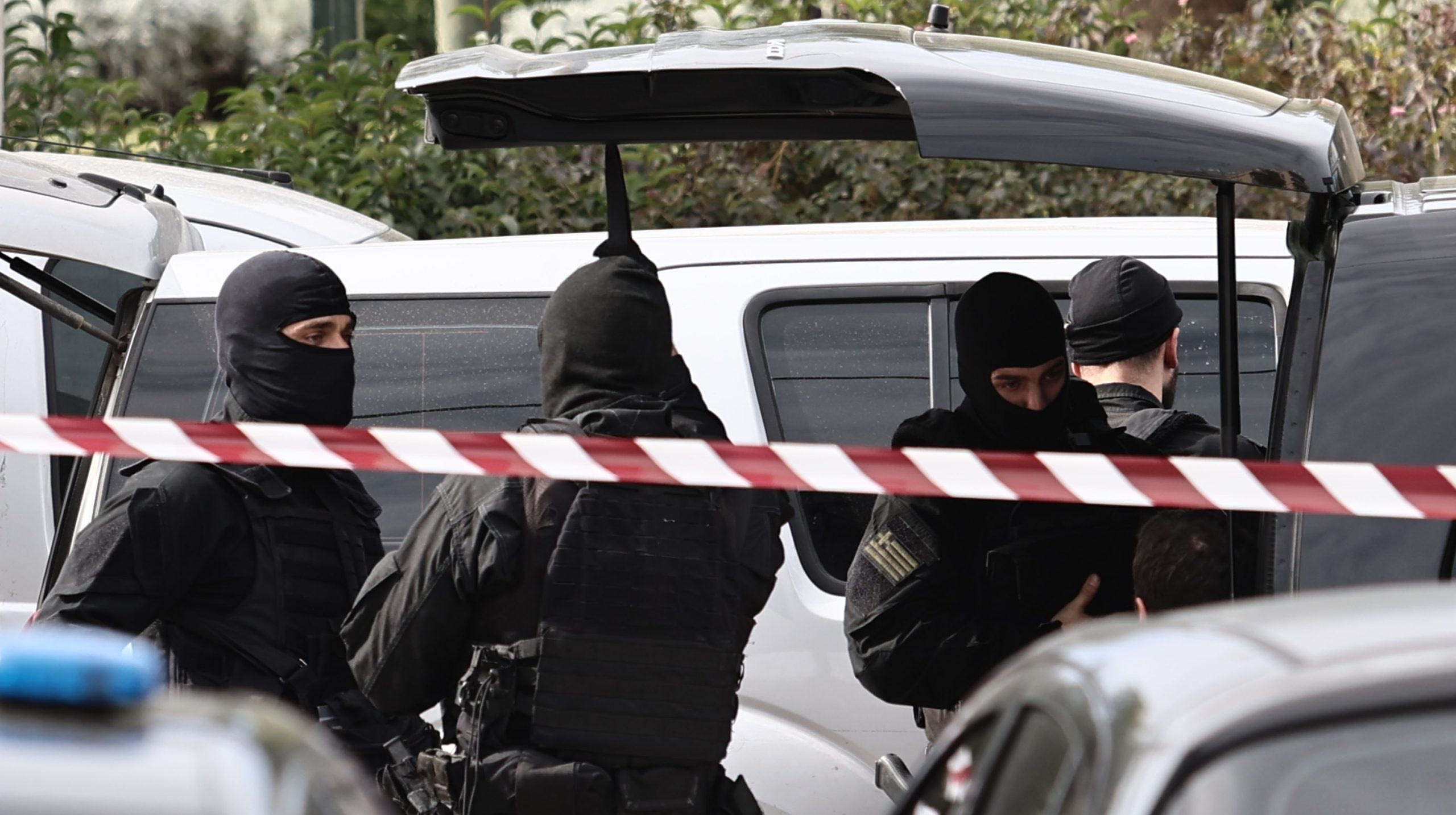 Μακελειό στη Γλυφάδα: Ψάχνουν απαντήσεις σε κλήσεις και τραπεζικούς ...