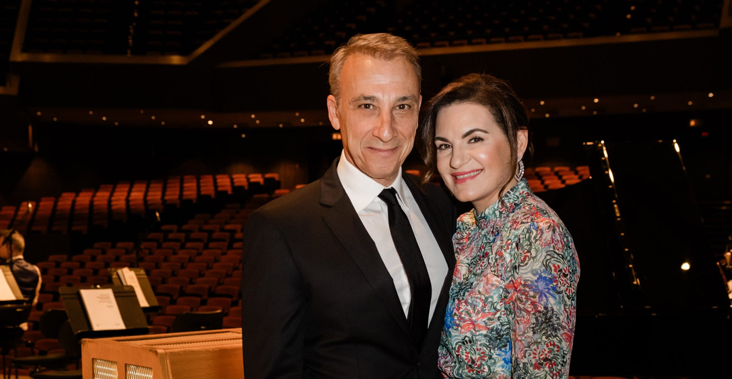 Μια σπάνια εμφάνιση με τις 3 κόρες της - PATRIS.GR