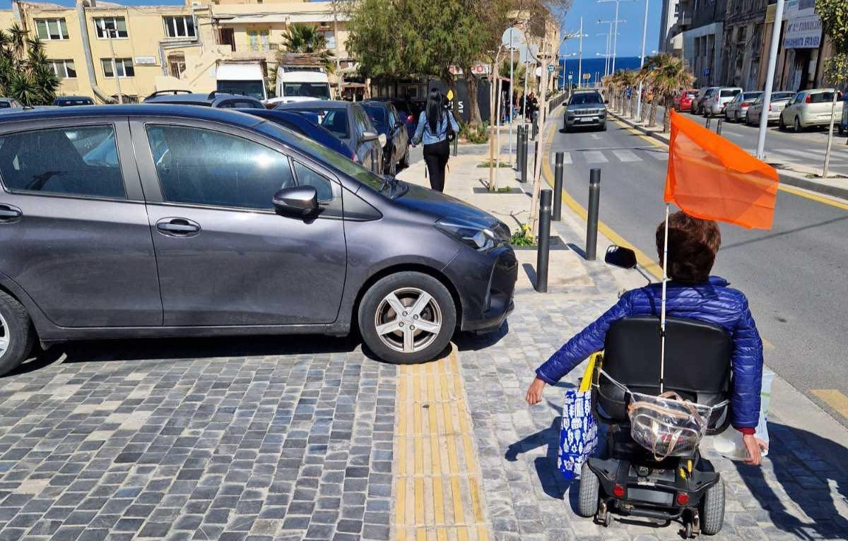Ο γαϊδουρίστας της ημέρας! - PATRIS.GR