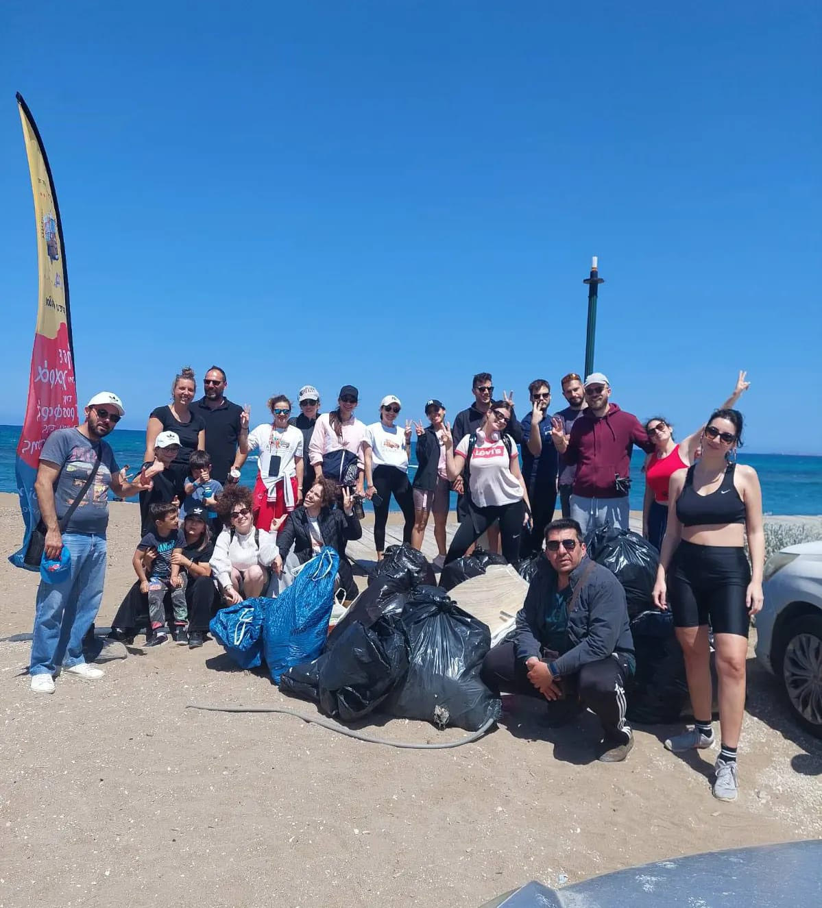 O... σκουπιδότοπος ''μεταμορφώθηκε'' σε παραλία! - PATRIS.GR