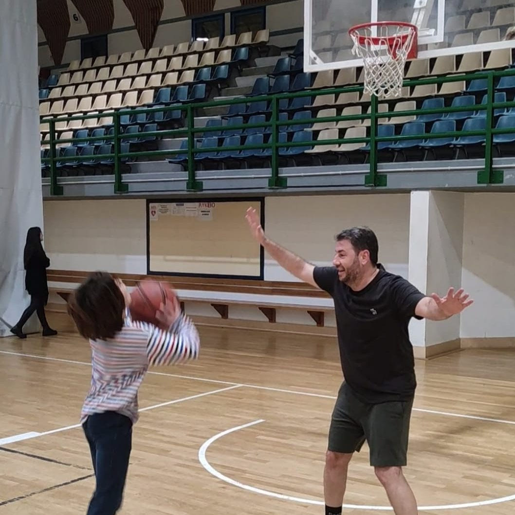 Ο Νίκος Ανδρουλάκης και ευχή για τους μπαμπάδες - PATRIS.GR