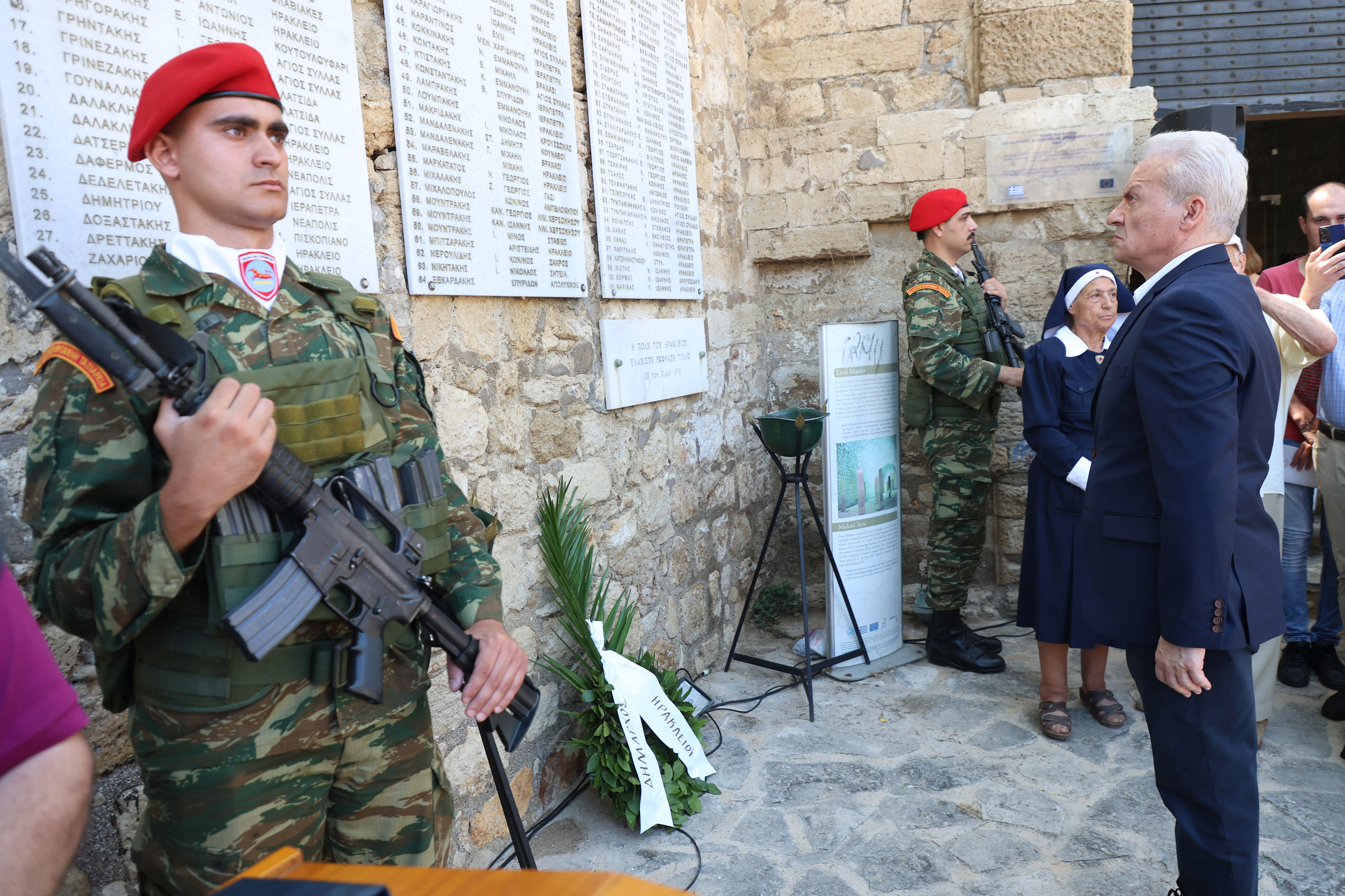 Ο Αλέξης Καλοκαιρινός για την τελετή μνήμης των ομήρων στη «Στοά Μακάσι»