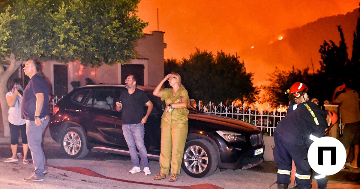 Φωτιά στην Κορινθία: Νέα εκκένωση οικισμού – Κοντά στα σπίτια οι φλόγες ...