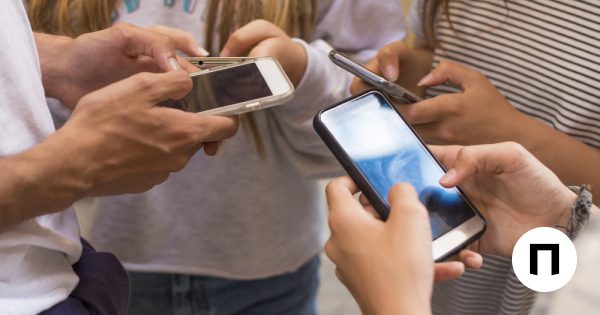 Σχεδόν οι μισοί έφηβοι λένε ότι τα social media βλάπτουν την ψυχική ...