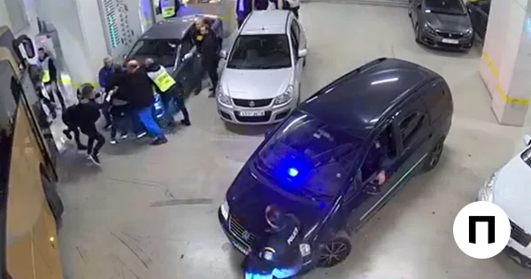 ΑΕΚ-ΠΑΟΚ: Το βίντεο από το ξύλο που έπεσε στο πάρκινγκ της OPAP Arena ...