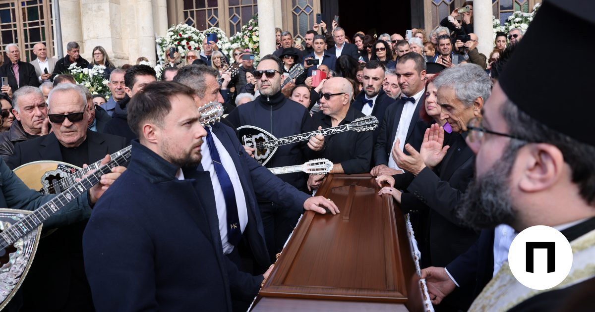 Αποχαιρέτησαν τον Μανώλη Λιδάκη με το «Άστρα μη με μαλώνετε» - video ...