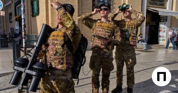 Προσκύνημα στον Πάπα: Το ειδικό όπλο που κουβαλούν Ιταλοί στρατιώτες – Βίντεο - PATRIS.GR