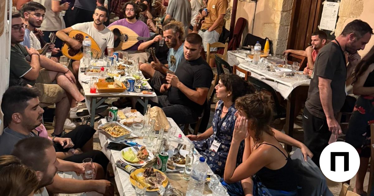 Τα στενά και οι αυλές στο Χαμέζι πλημμυρίζουν από κοντυλιές, χορό και ...