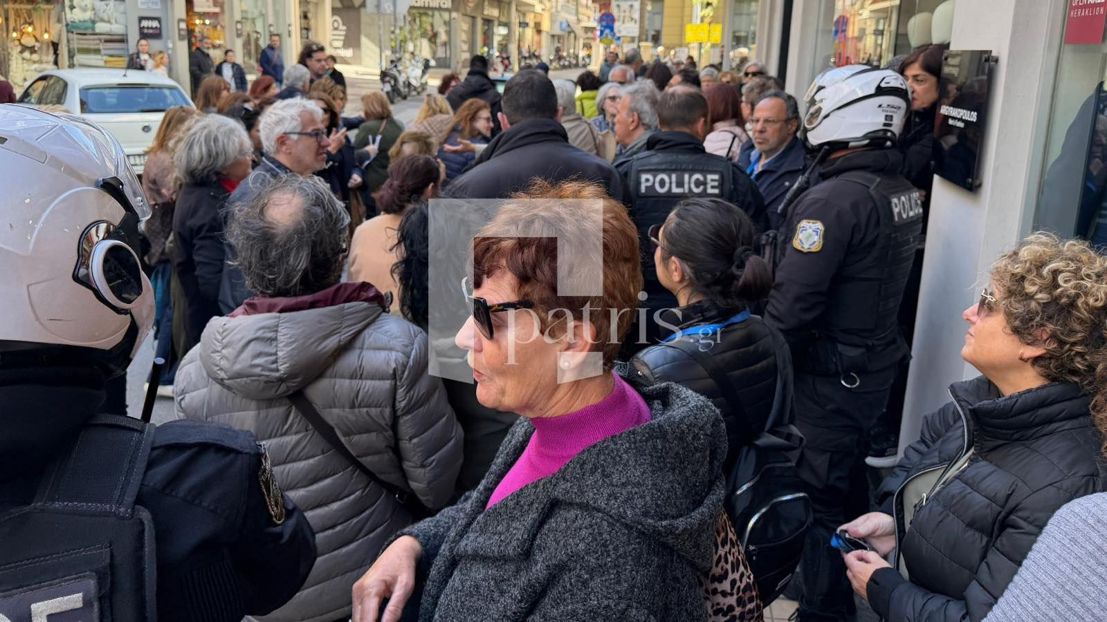 (ΦΩΤΟ & ΒΙΝΤΕΟ): Πήγαν για ξενάγηση και τους έβγαλε έξω η ιδιοκτήτρια ...